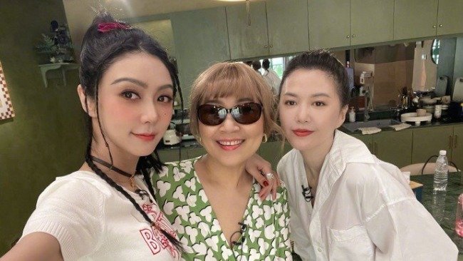 薛凯琪晒浪姐十八宫格库存照 温馨合照再掀回忆杀_凤凰网