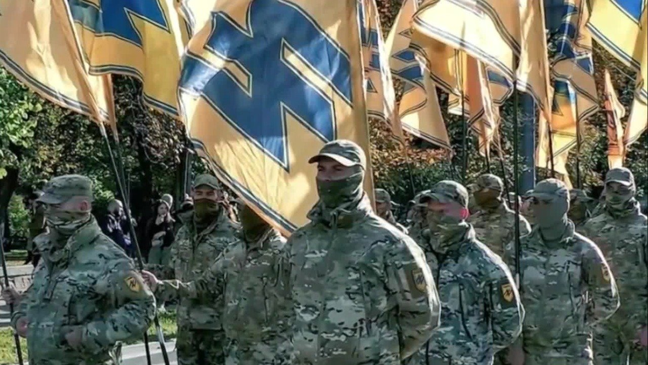 利用“亚速营”遏制俄罗斯，在利益面前，美国扶持了危险的“新纳粹主义”_凤凰网视频_凤凰网