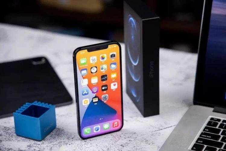 IDC：iPhone 14有望巩固苹果高端手机市场优势_凤凰网财经_凤凰网