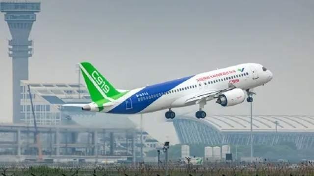 C919成功取证！首架飞机年底交付逐梦蓝天 已获超5500亿订单_凤凰网