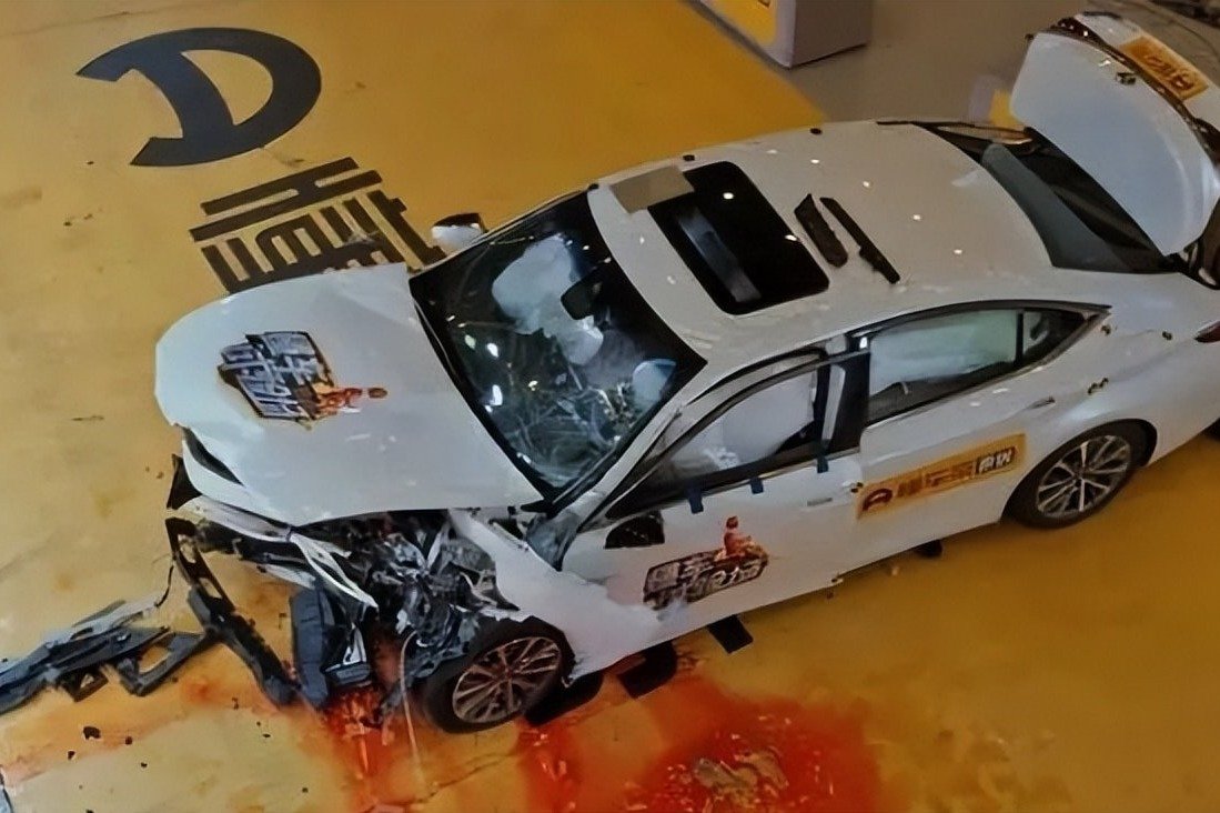 碰撞测试A柱歇菜！雷克萨斯ES输给奥迪A4L，是TNGA出问题了吗？_凤凰网