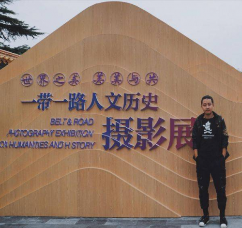 中国著名青年摄影家周聪G.Fawkes携作品出席2019一带一路人文历史摄影展开幕式凤凰网宁波_凤凰网