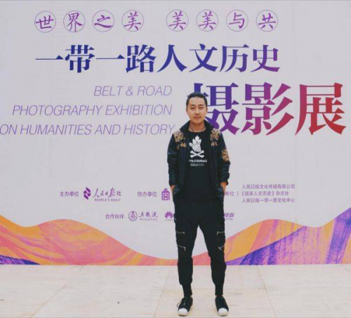 中国著名青年摄影家周聪G.Fawkes携作品出席2019一带一路人文历史摄影展开幕式凤凰网宁波_凤凰网