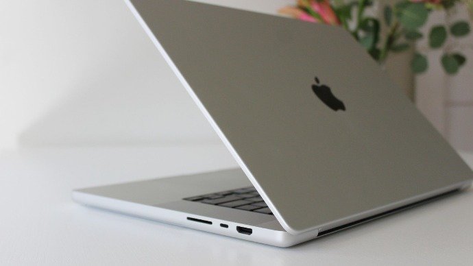 苹果将MacBook的官方描述从“Notebook”改成“Laptop”_凤凰网