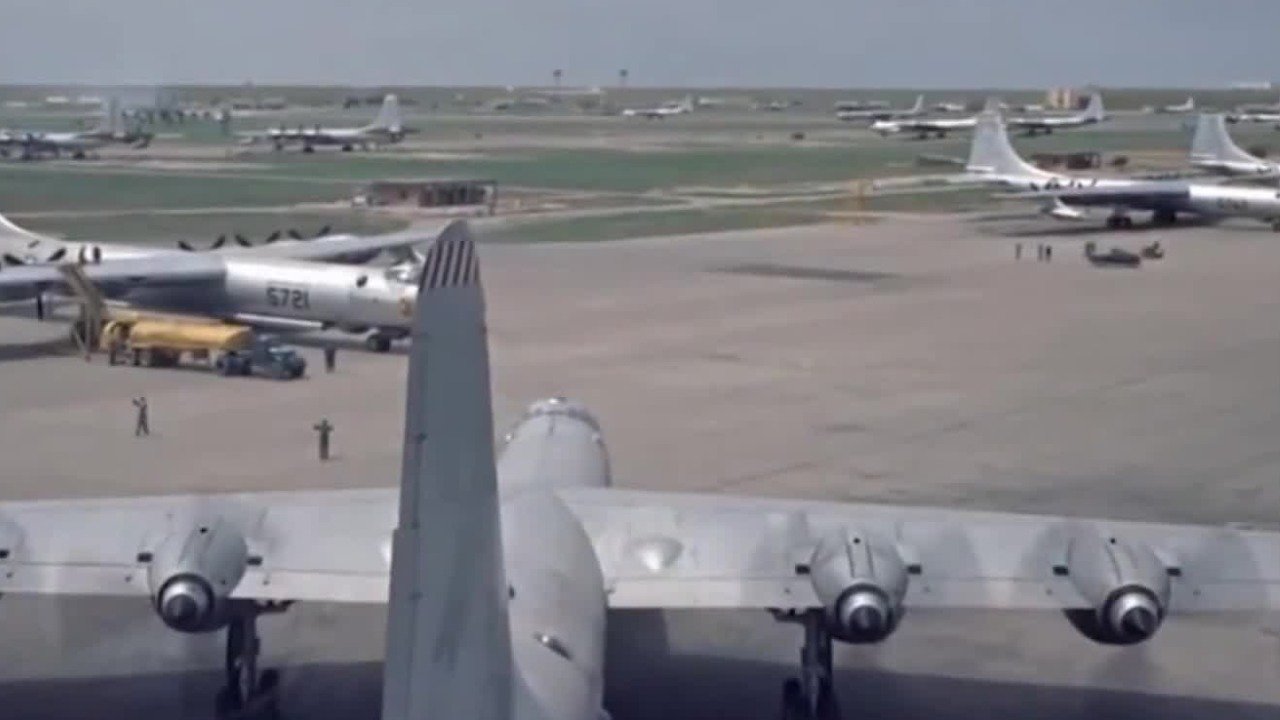 B-52完全可以毁灭一个国家，军事专家讲解B-52战机及战机参与核军演的深意_凤凰网视频_凤凰网