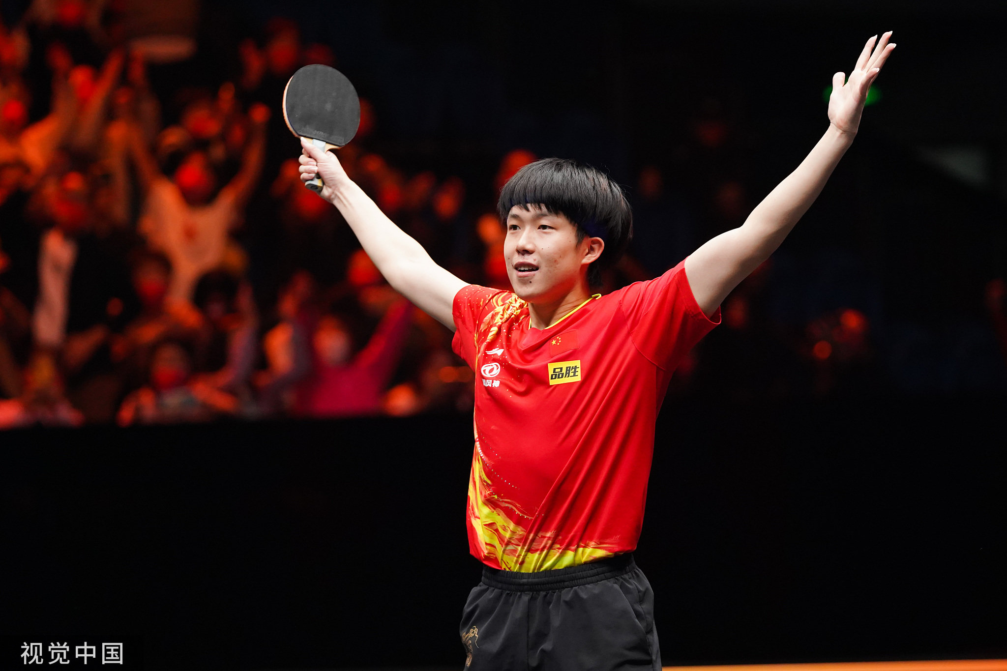报了张本“一箭之仇”，王楚钦挑起国乒的大梁_凤凰网