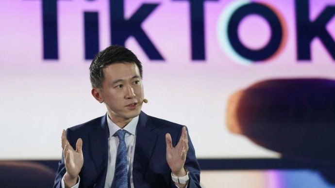 TikTok CEO周受资暗讽马斯克：我们不需要裁员一半也能高效运营_凤凰网