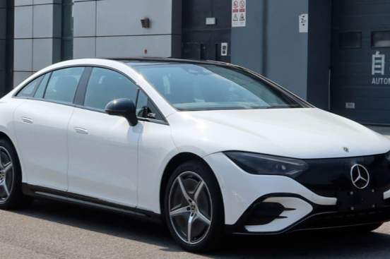 奔驰EQE：出四驱版也跑不过ET7，但为豪华这50多万花得值？_凤凰网