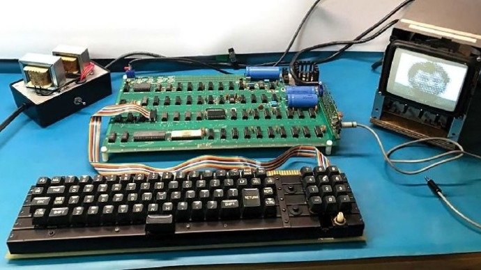仍可正常运行 乔布斯亲手编号的Apple-1“Byte Shop”拍卖_凤凰网