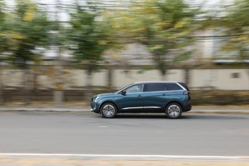 个性兼具功能性，搭载1.8T+8AT，试驾东风标致新款5008