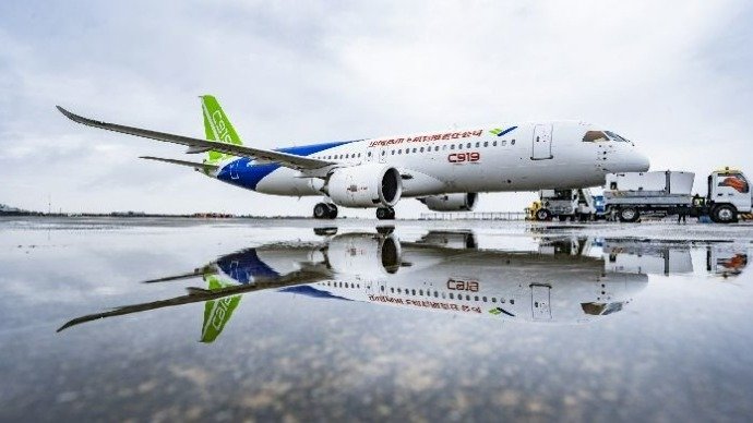 首架飞机交付东航，C919离商业运行还有多远？_凤凰网