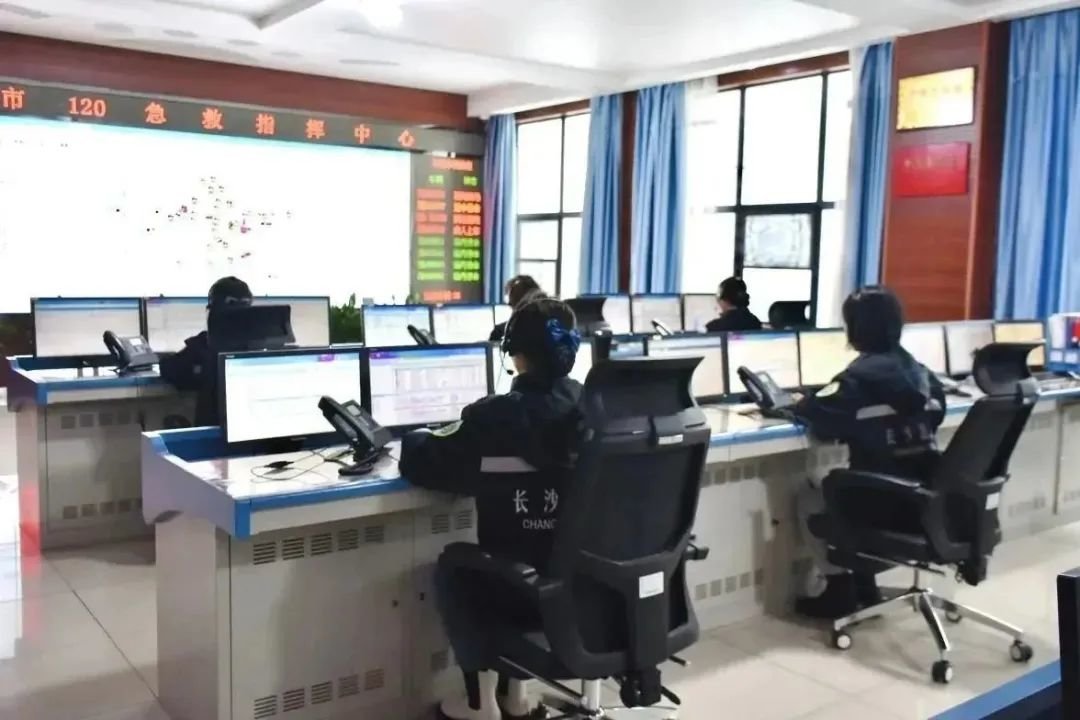 长沙市120呼救量明显上升 需外出就医的感染者如何拨打求救电话？凤凰网湖南_凤凰网