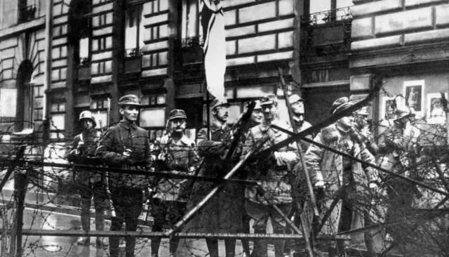 恶魔的先锋：纳粹德国“冲锋队”与衔级体系_凤凰网