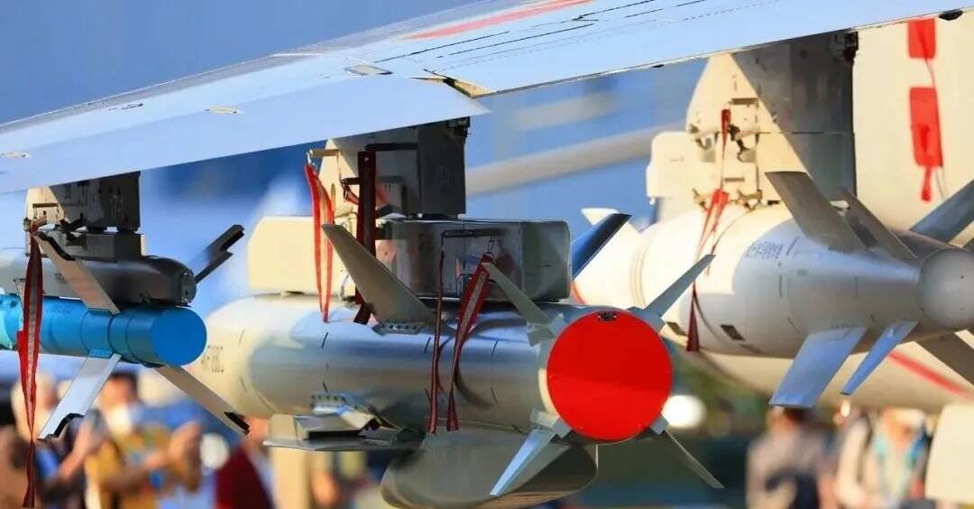 “老豹有新弹”——细品十四届珠海航展歼轰-7A2展露的新质打击能力_凤凰网