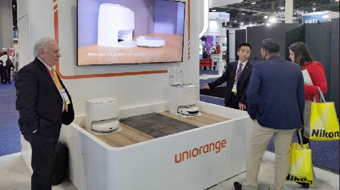 聚焦CES 2023，橙色云 Pibot i2 扫拖机器人开拓协同研发新格局_凤凰网