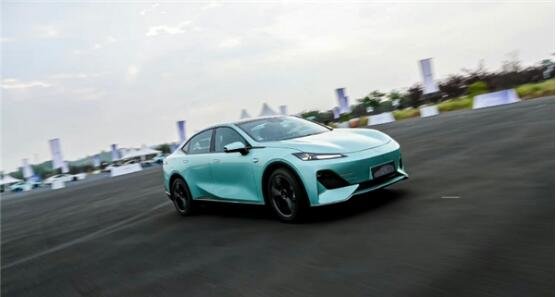 续航高达1200km，长安深蓝SL03带来更多可能凤凰网山东_凤凰网