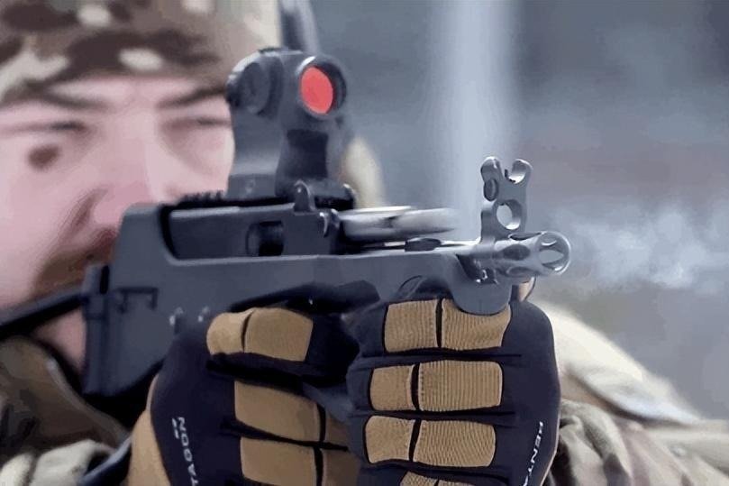 专为坠机而生的武器：俄罗斯飞行员的PP2000冲锋枪_凤凰网