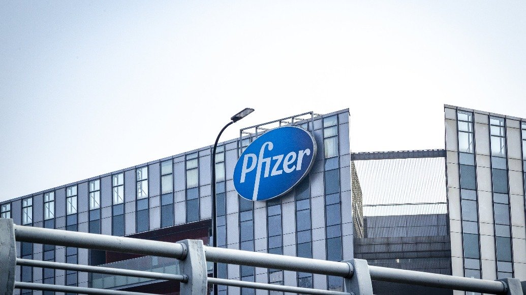 辉瑞CEO：正在研发效果能持续一年的新冠疫苗_凤凰网