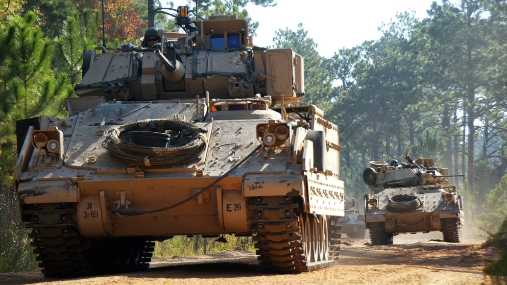 美国宣布对乌军援25亿美元 包括2款现役主力战车_凤凰网