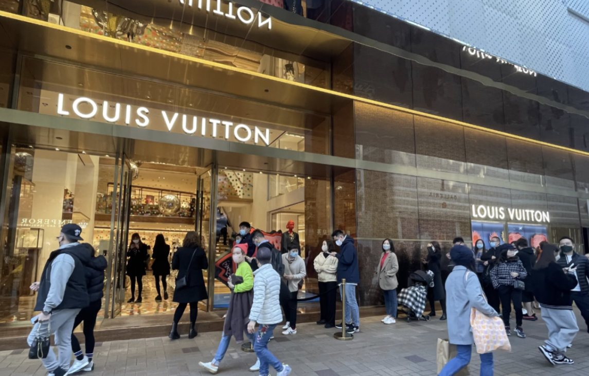 LV收入大涨，老板因中国游客回归看好奢侈品市场_凤凰网