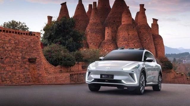 智己LS7正式上市 30.98万元起_凤凰网