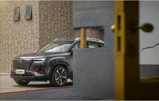 国产小型SUV也有高级感，长安CS35PLUS用实力诠释销量秘诀凤凰网山东_凤凰网