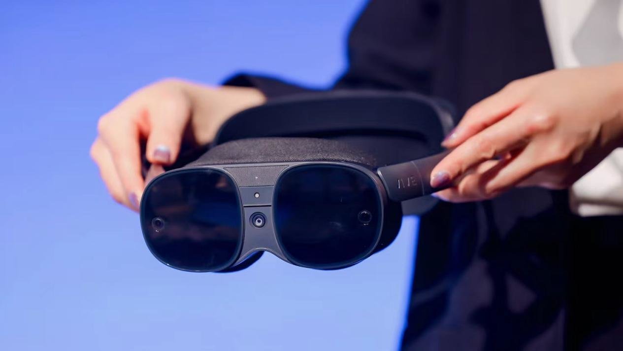 HTC VIVE首款XR一体机：取消头带设计重625克 售9888元_凤凰网