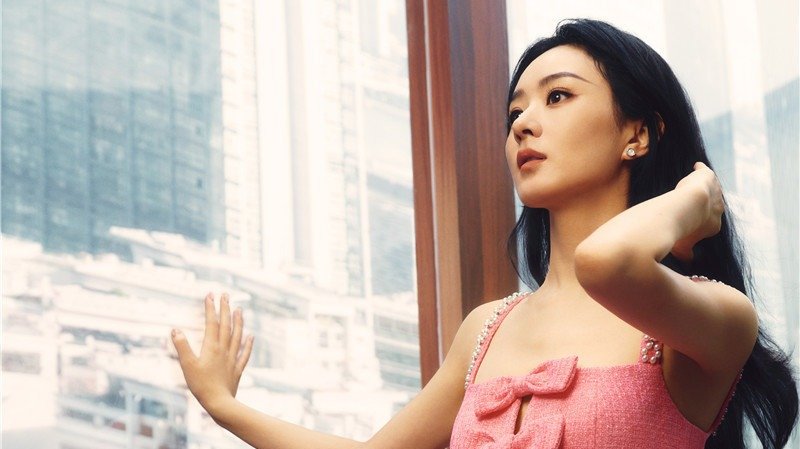 self-portrait官宣赵丽颖出任品牌代言人——携手发布品牌SS23春夏系列广告大片《双城记》_凤凰网