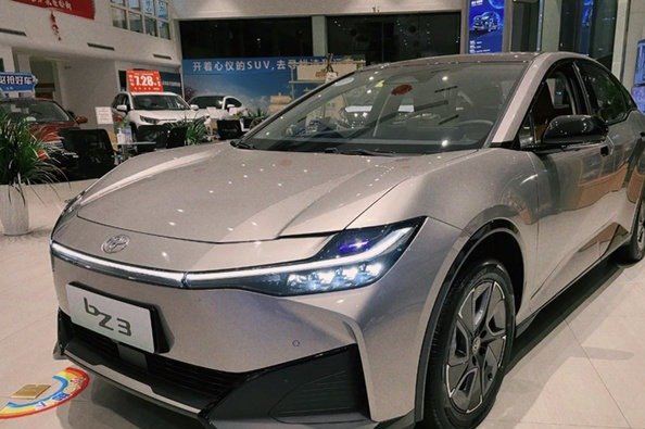 丰田bZ3比bZ4X还大！续航更长！售价还便宜6万_凤凰网