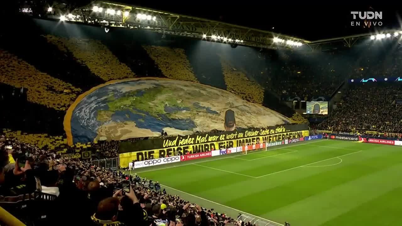 “陪伴你的每一次都值得”，多特巨幅Tifo暖人心_凤凰网视频_凤凰网