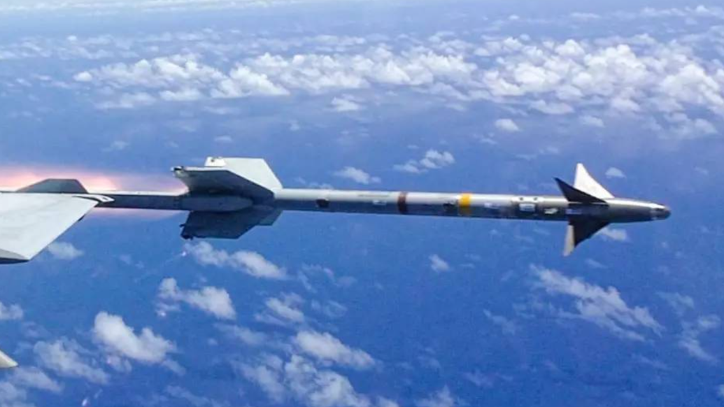 美参联会主席承认AIM-9X射失 最新空空导弹为何打偏？_凤凰网