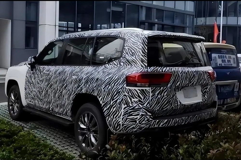 “国产陆巡”实车亮相！霸气外观或不超50万，搭载3.5T四驱+10AT_凤凰网