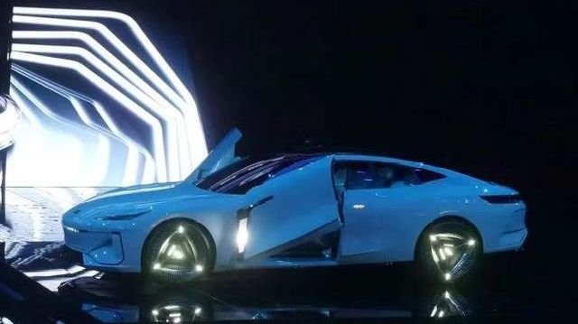 搭载雷神电混8848 吉利银河L7首发 剑指A级SUV第一？ |汽势新车_凤凰网