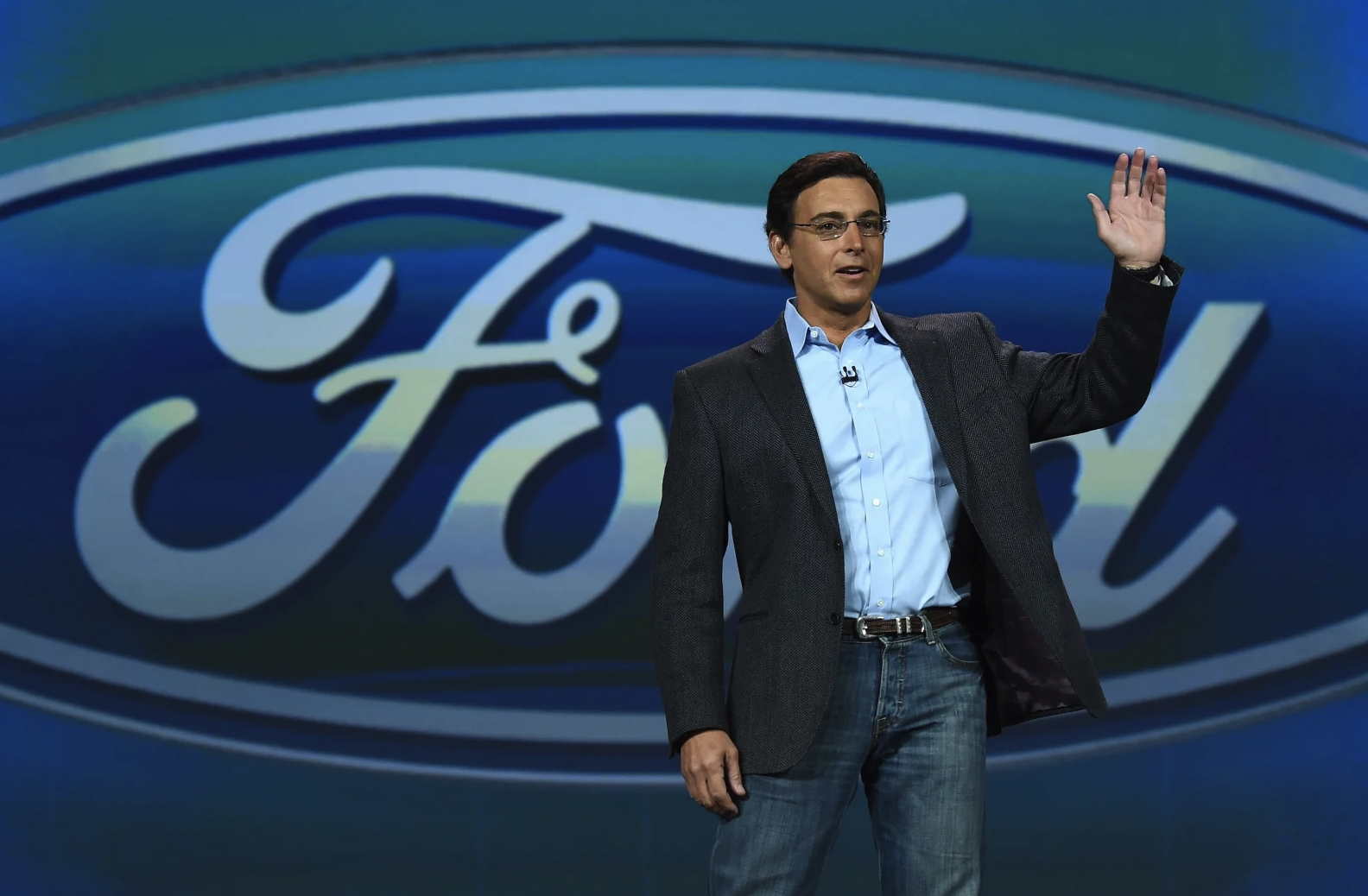 特斯拉投资者日无亮点？福特前CEO：其技术水平领先对手一代_凤凰网