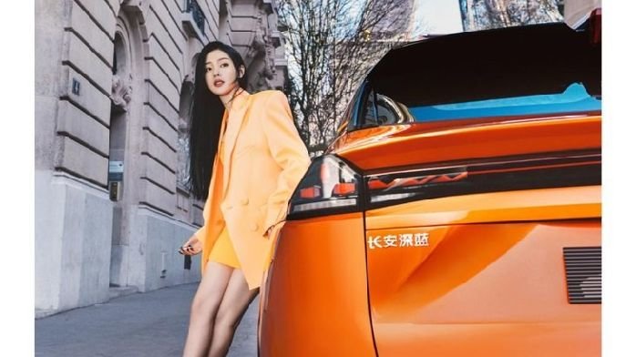 长安深蓝S7亮相 AR-HUD取代传统仪表_凤凰网