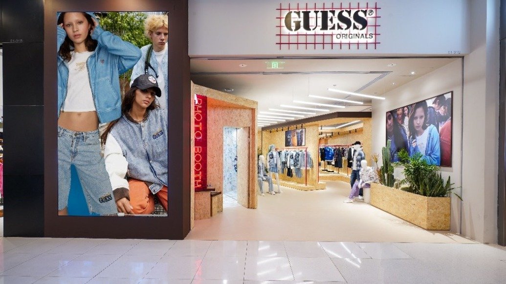 GUESS ORIGINALS国内首家门店闪现上海 潮酷锋芒 等你解锁_凤凰网