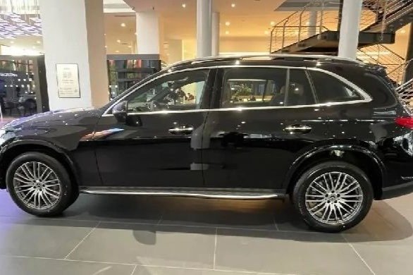 全新GLC实车已到4S店，S级内饰全新外观，Q5L和X3的压力来了？_凤凰网