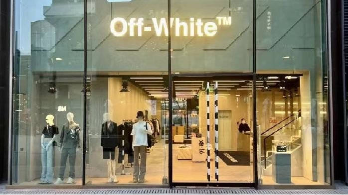 “潮起潮落” Off-White内地仅剩5家门店 昔日顶流潮牌为何也难逃“关店命”？_凤凰网