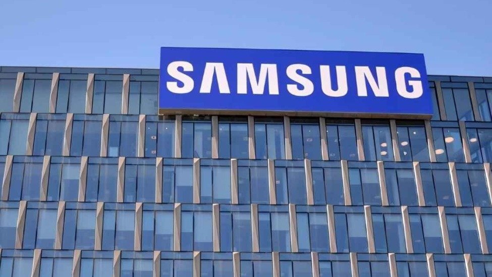 三星正开发3500ppi的FMM 是苹果首款混合现实头显的屏幕供应商之一_凤凰网