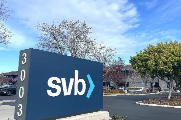 SVB爆雷能让美联储下周“刹车”吗？华尔街炸锅了_凤凰网