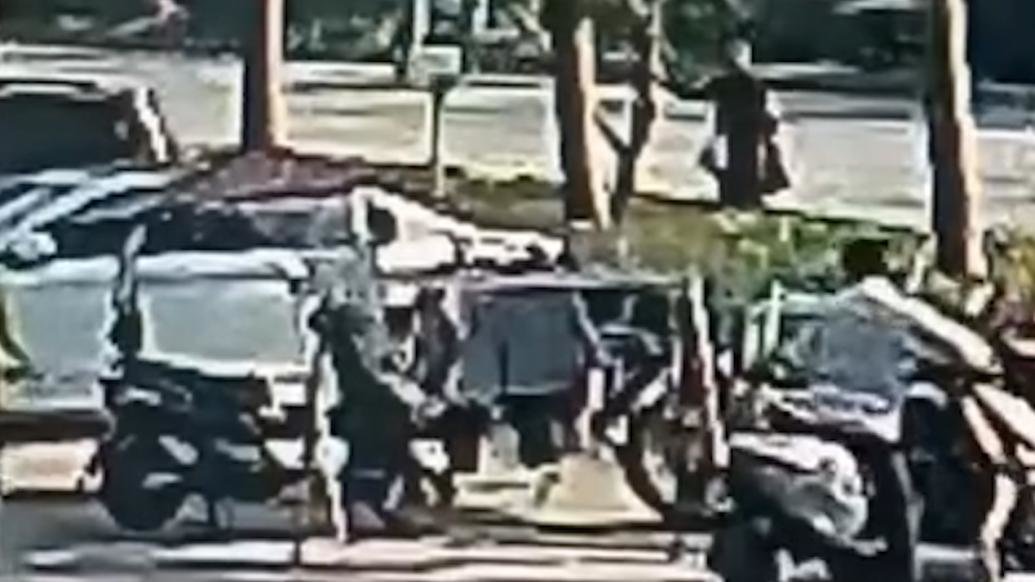 男子为偷电瓶车上演一整个假动作凤凰网视频凤凰网
