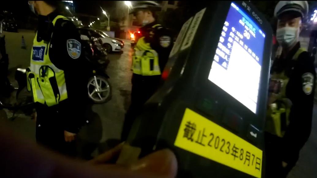 来宾一男子白天喝酒晚上被查出酒驾，交警：别抱侥幸心理凤凰网视频凤凰网