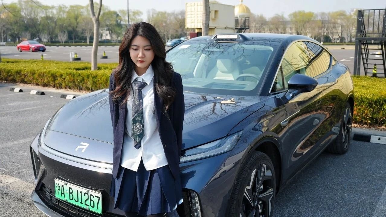 飞凡R7首次OTA升级令人惊艳？_凤凰网视频_凤凰网