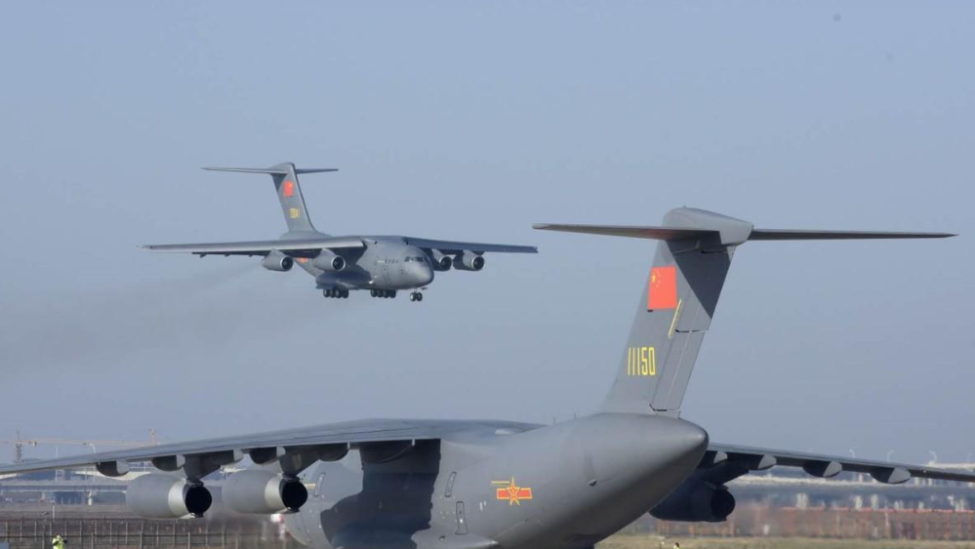 运-20B首次曝光！已融入作战体系 形成战斗力_凤凰网视频_凤凰网