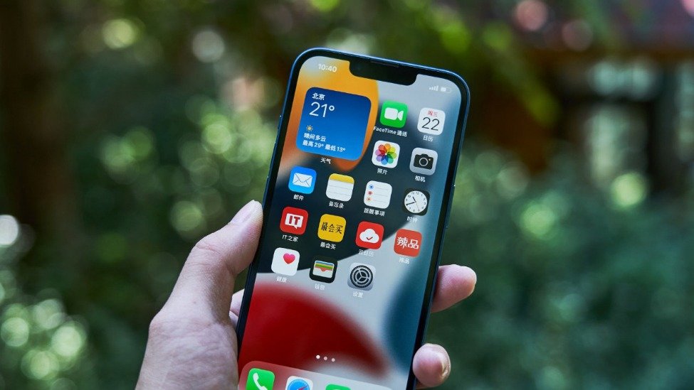 Ross Young：非Pro系列苹果iPhone手机将在2027年换装屏下Face ID_凤凰网