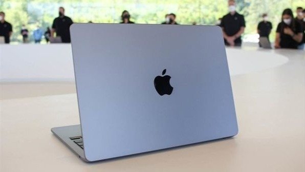 苹果最大尺寸的MacBook Air来了：M2 Pro加持 性能激进_凤凰网