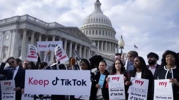 美国国会欲封禁tiktok,美网红不答应,一款软件为何挑起美国阶级矛盾?凤凰网视频凤凰网