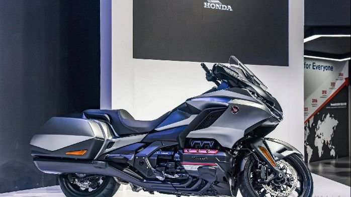 搭载1833㏄水平对置6缸发动机，本田发布GL1800 Gold Wing | 科技前线_凤凰网