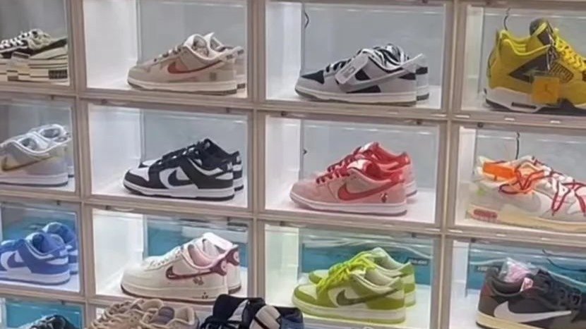 我在抖音直播间买假鞋 得物包装耐克标 一双99元还包邮_凤凰网