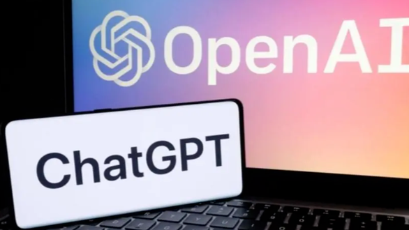 ChatGPT登顶App Store！体验一天后 感觉iPhone都变聪明了_凤凰网